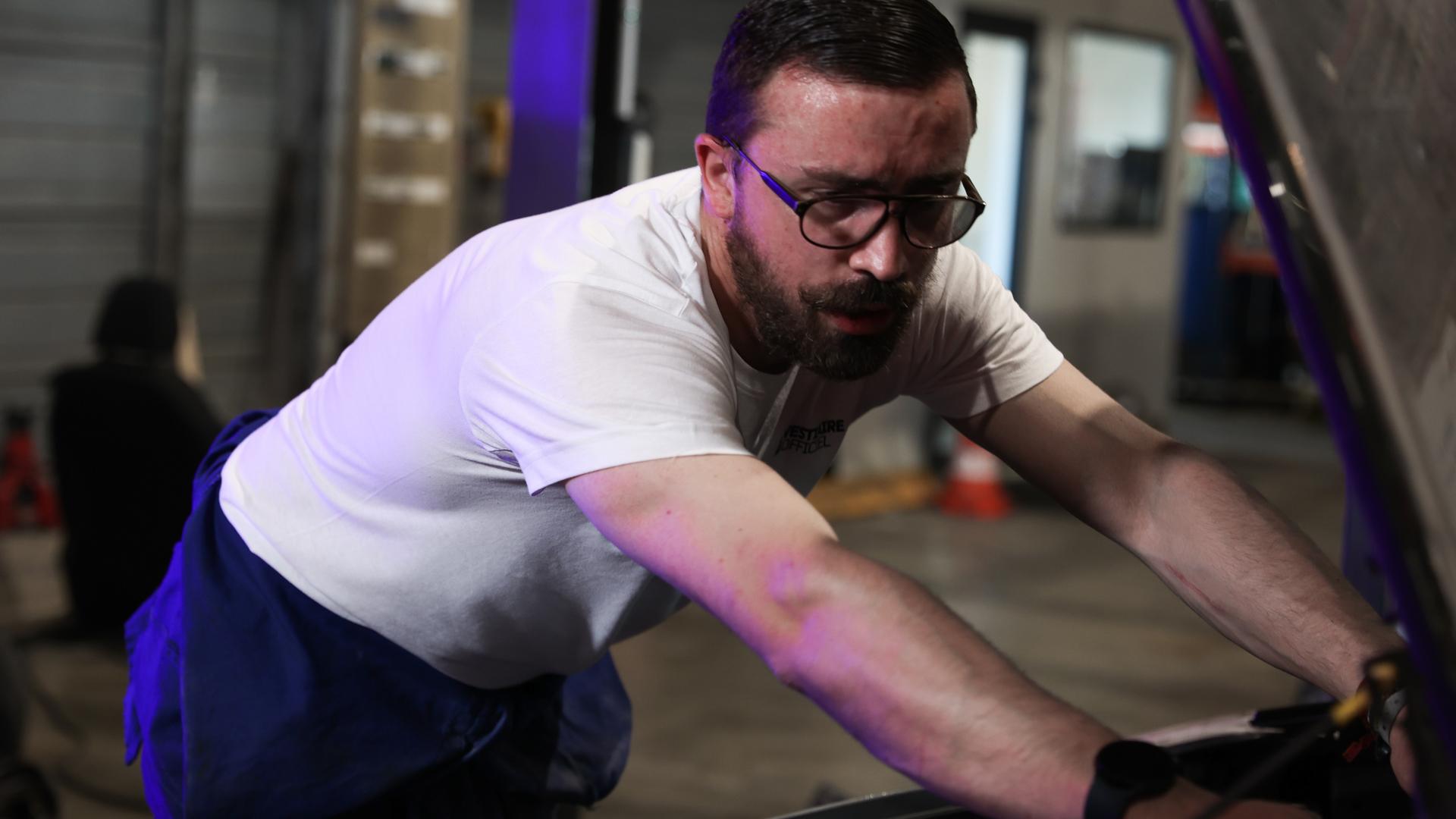 Replay S3E9 - J4 - Porsche Cayenne vs Jeep Grand Cherokee : voir l ...